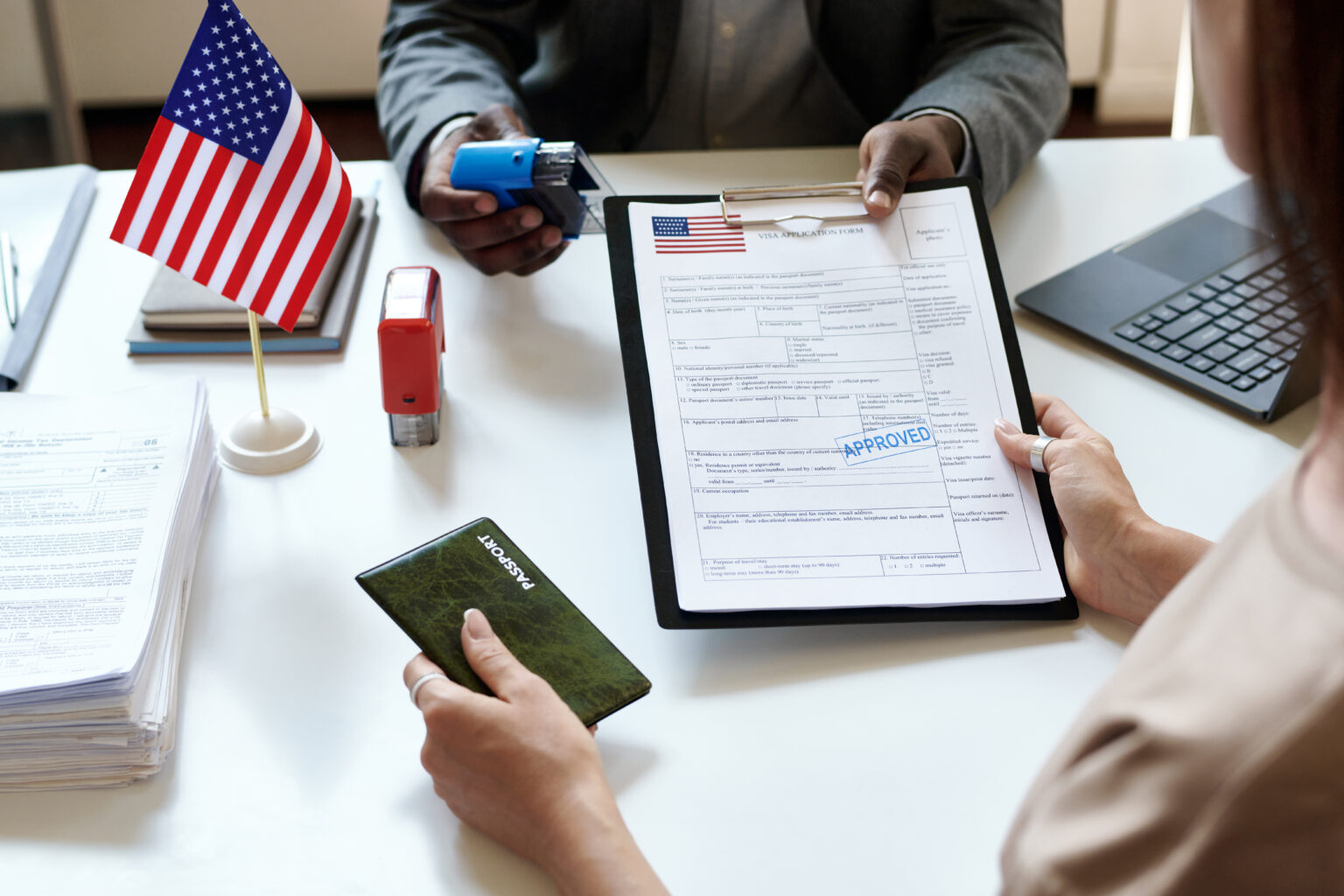 Green Card vs Citizenship - Rozas Immigration Law Firm